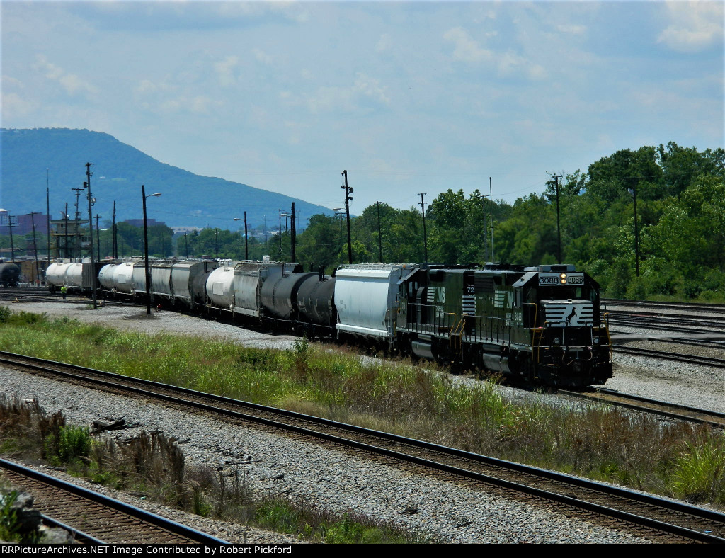 NS 3088 (GP40-2) 720 (RP-E4C)